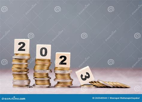 2023年经济衰退 库存照片 图片 包括有 班卓琵琶 增长 节约 概念性 级别 货币 故障 265540544