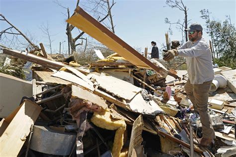 Au Moins 39 Morts Après Les Tornades Et Les Tempêtes Aux États Unis