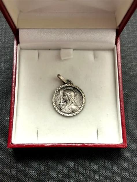 ANCIENNE MÉDAILLE PENDENTIF en métal Blanc Jeanne d Arc EUR 3 00