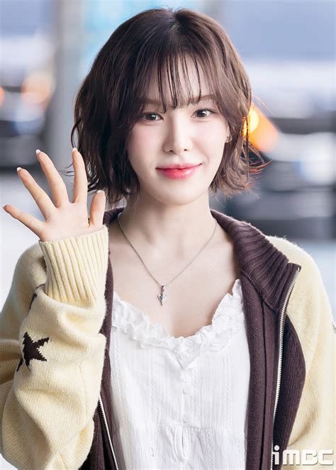 포토 레드벨벳 웬디 러블리 손인사