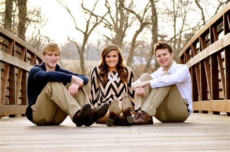 Pin By Jennifer Ouimette On Photography Sibling Photography Poses