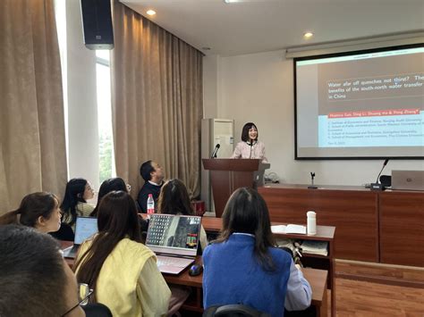 西南财经大学李丁教授应邀为经济学院师生作学术报告