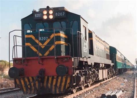 سبی ریلوے ٹریک پردھماکا، 3 بوگیاں پٹری سے اتر گئیں