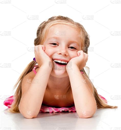 拇指 女孩 垂直画幅 金色头发 学龄前 学龄前儿童 小的 可爱的 快乐 女儿素材 花瓣网