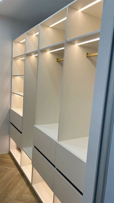 гардеробная с подсветкой In 2024 Modern Closet Dressing Room Design Closet Design