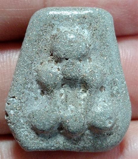 พระปิดตาผงกระดูกผีวัดโพธิ์ท่าเตียนพิมพ์หกเหลี่ยมหลังเรียบ Ennxo