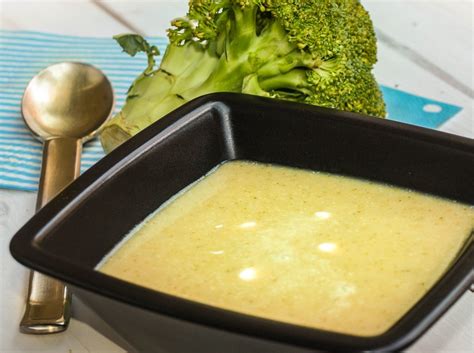 Bolondított brokkoli levese Kertkonyha Vegán receptek főzőtanfolyamok