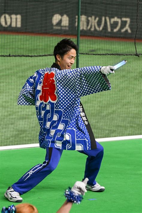 東海理化（豊川市）の応援団（2回戦） 第94回都市対抗野球 写真特集135 毎日新聞