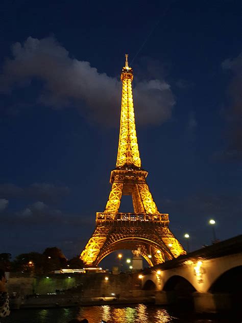 아름다운 도시에 무슨 짓을 파리의 `흉물` 어떻게 세계인의 명소가 됐나 랜선 사진여행 매일경제