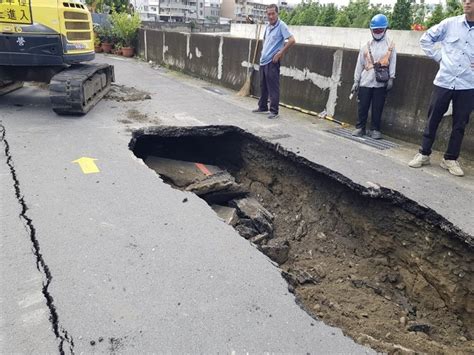 台南安南區又現天坑！疑堤防影響陷1米坑洞 水利局緊急灌漿回填 社會萬象 社會 聯合新聞網