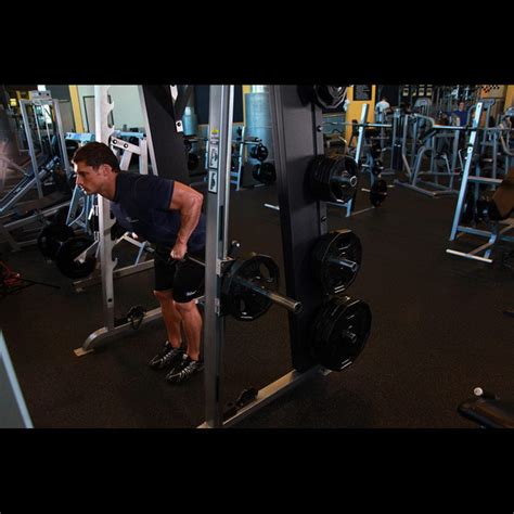 Тяга в наклоне в машине Смита Каталог упражнений Бодибилдинг и фитнес бикини