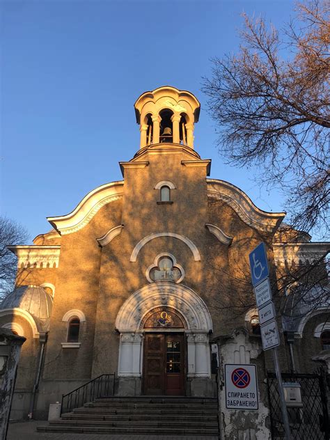 В трепетно очакване на Рождество Храм Покров Богородичен