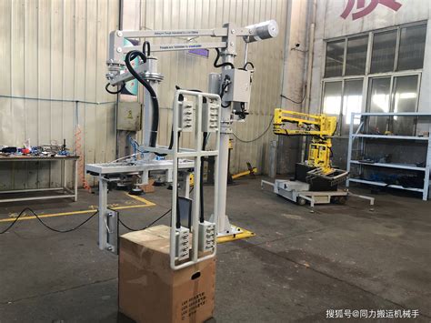 纸箱搬运助力机械手工厂实拍 搜狐大视野 搜狐新闻