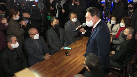24시간 영업 강행 횟집 찾은 윤‥시간 제한 철폐