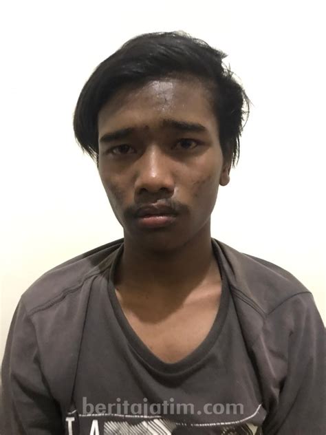 Pura Pura Tunjuk Foto Dan Tanya Alamat Dua Pemuda Gasak Ponsel