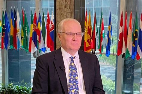 المبعوث الأمريكي يبدأ بزيارات مكثفة لبحث إنهاء الحرب اليمنية