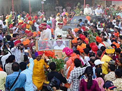 शाही दसरा सोहळ्याने फेडले डोळ्यांचे पारणे ऐतिहासिक दसरा चौकात झाले