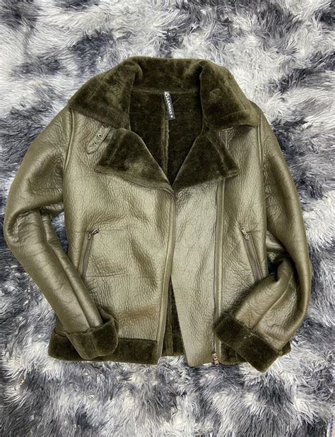 Дублянка — ціна 300 грн у каталозі Дублянки Купити жіночі речі за доступною ціною на Шафі