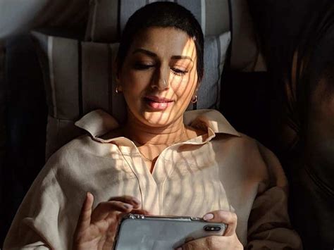 Sonali Bendre Early Detection Of Cancer Is Essential Hindi Movie