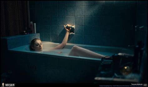 Anne Hathaway And Thomasin Mckenzie Get Sexy In Eileen Trailer