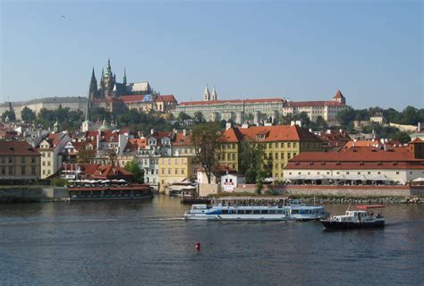 Solve Praha Jigsaw Puzzle Online With 12 Pieces