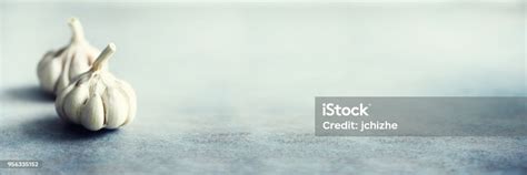 마늘 로즈마리 후추 소금 회색 콘크리트 바탕에 보기 상위 공간을 복사 합니다 배너 리투아니아에 대한 스톡 사진 및 기타 이미지 Istock