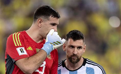 Lionel Messi Y Dibu Martínez Son Finalistas Para El Fifpro World Xi Del