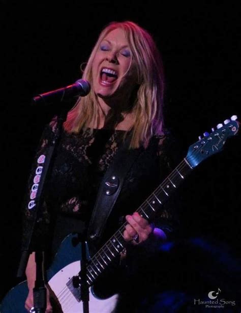 Pin By Robin Hart On Nancy Lamoureux Wilson Guitar Girl Nancy Wilson Nancy Wilson Heart
