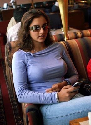 All Sports Players Reviews Sania Mirza Hot Photos