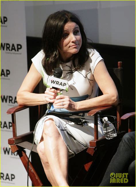 Photo Julia Louis Dreyfus Gets Scared By Julia Roberts Watch Now 05