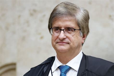 Destino de Bolsonaro está na caneta do equilibrado PGR Paulo Gonet