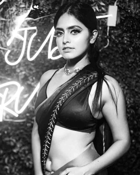 Pragya Nayan Spicy Navel Exposed In Saree Glamsundari In