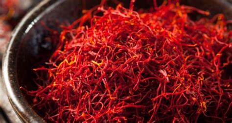 Winter Foods For Skin सर्दियों में रूखी बेजान स्किन से हैं परेशान तो