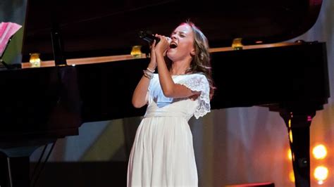 Rendez Vous Emma Kok Door De Wind Youtube Emma Max Dress Music
