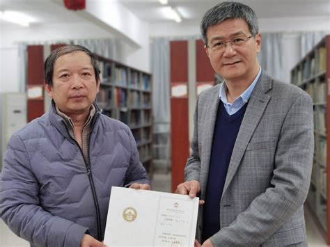 已故作家毕奂午家属为我院捐赠藏书4 武汉大学新闻与传播学院 已故作家毕奂午家属为我院捐赠藏书4 武汉大学新闻与传播学院