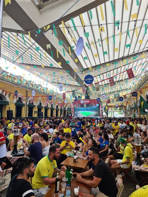 Torcida Em SC Tem Sheik Rostos Pintados E Escola De Samba Para