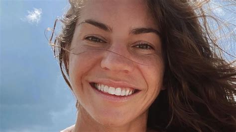 Avril Mathie Swaps Out Gym Wear For Cute Denim In Stunning Mirror Selfie Entertainer News