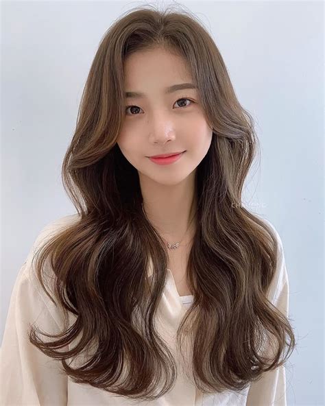 차홍룸 삼성점 이수경 On Instagram 밤비브라운 컬러와 ⠀ 그레이스펌 스타일 ⠀ 매트한 컬러감과 굵은웨이브 컬감 ⠀ 정말 잘 어울리죠 ⠀ 예전에 펌 진