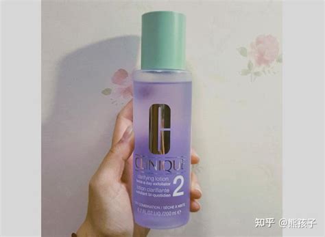 爽肤水能给予肌肤滋润，帮助后续保养品的吸收 知乎