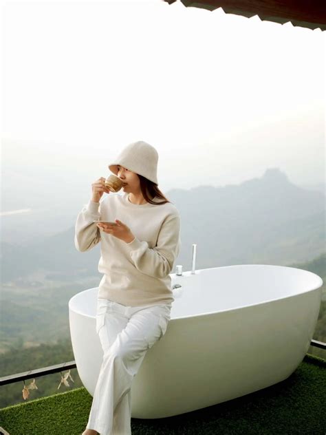 หนีร้อนมานอนฟินบนยอดภูทับเบิก แช่อ่างชมวิวทะเลหมอกสุดฮีลใจ💚 แกลเลอรีที่โพสต์โดย Pupaepmk Lemon8