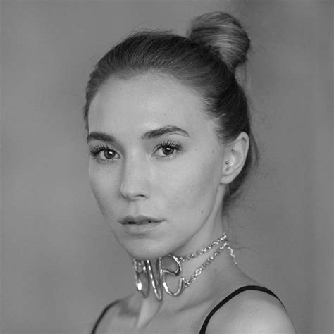 Sara E Creative Models International Photomodel