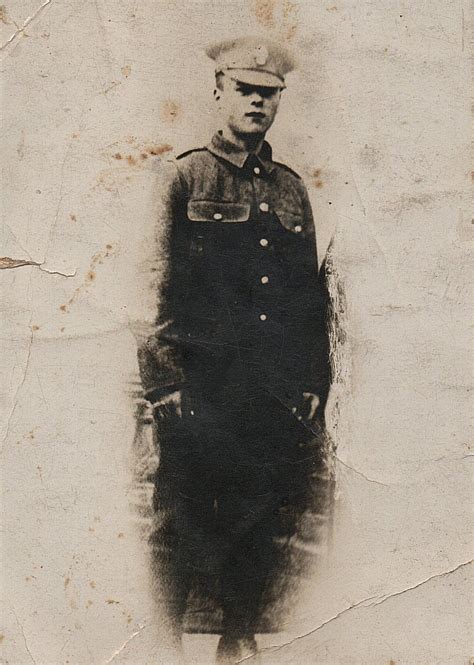 Could Anyone Help Me Identify The Uniform And Cap Badge Of My Ancestor