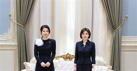 김건희 여사 우즈베크 대통령 배우자와 환담