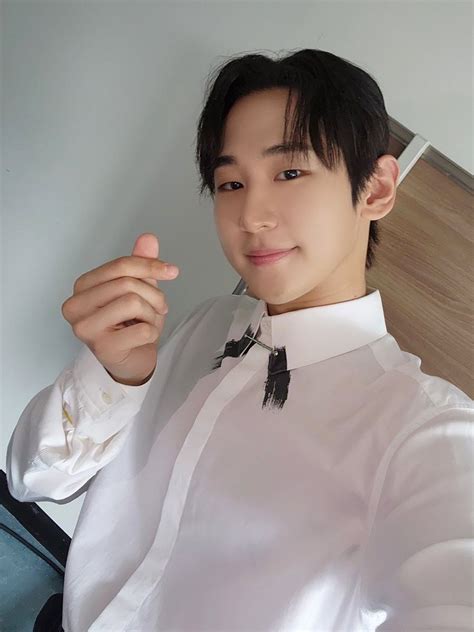 사리 on Twitter RT Y0u th 바 로 좌우반전 갈겨주기 아니 저 없는데서 잘생기지 마시라니까요