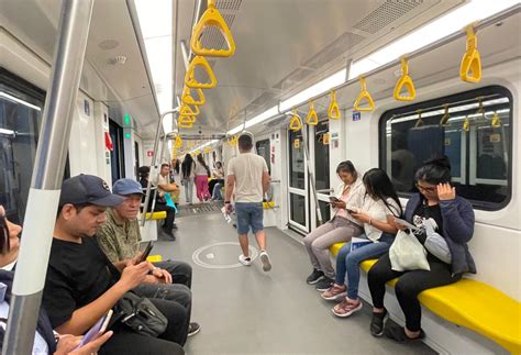 Línea del Metro de Lima y Callao tren subterráneo empezó a operar con público en su primer