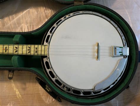 Lot Detail Gibson 4 String Banjo Stencil Decorated Head Stock Neck