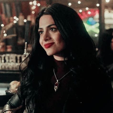 Isabelle Lightwood Icon Isabelle Lightwood Shadowhunters Emeraude Toubia