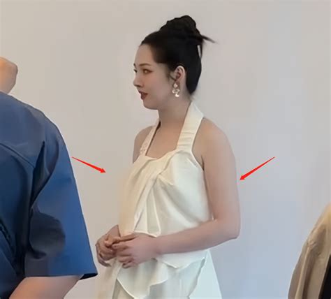 郭碧婷近照曝光身材走样，穿泳装小肚腩明显，带娃游玩被赞接地气腾讯新闻