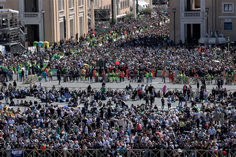 ФОТО Пап Францисыг эцсийн замд нь үдлээ
