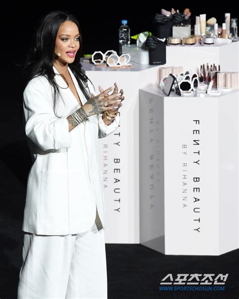 Rihanna Under Fire For Disrespecting Korean Fans By Arriving 25